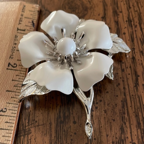 Jewelry | Mint Condition White And Silver Pin | Poshmark
